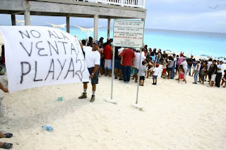 esta es la segunda protesta por la venta de una parte de la playa más ...
