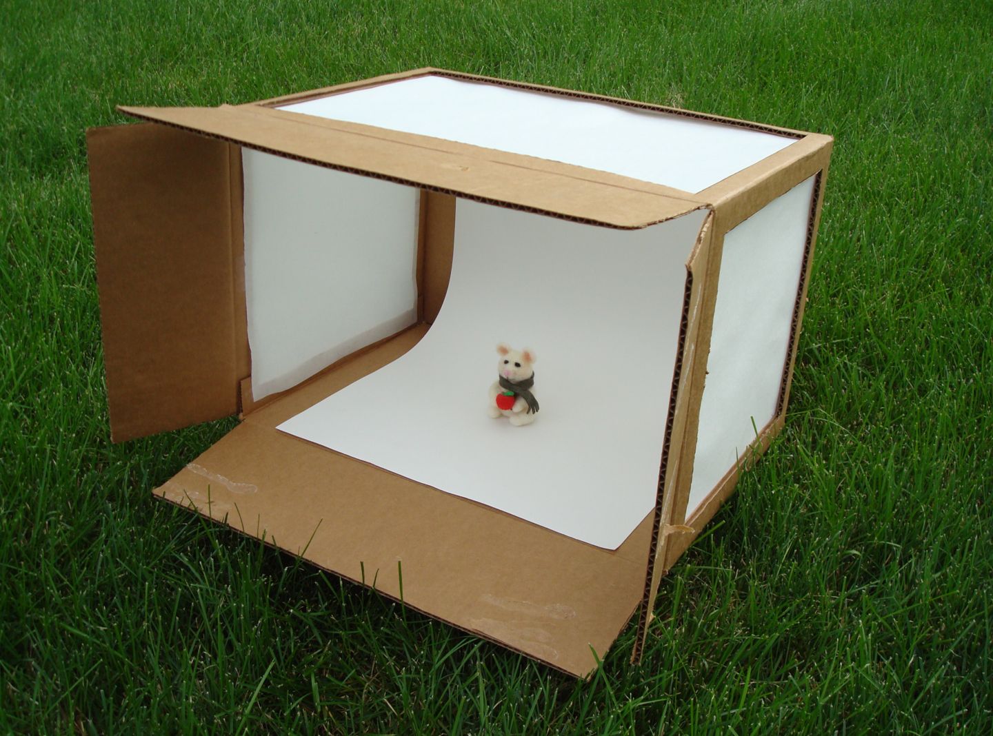 Whim Wham Craft Blog: I Finally Built a Light Box!