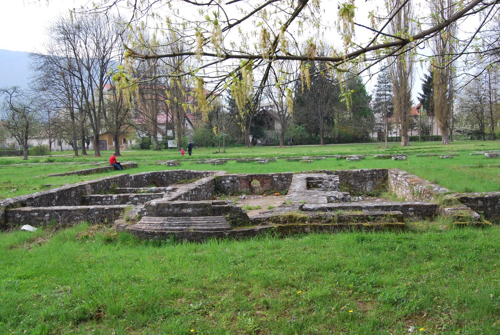 colored garden: The foundations of Roman buildings