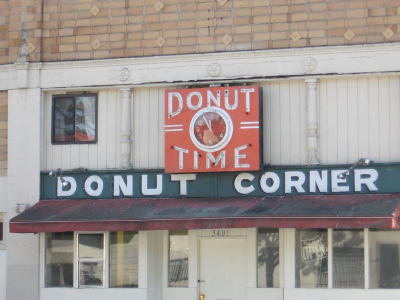 Our Oakland: signs: Donut Time