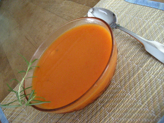Marie est dans son assiette!: Soupe aux poivrons rouges rôtis