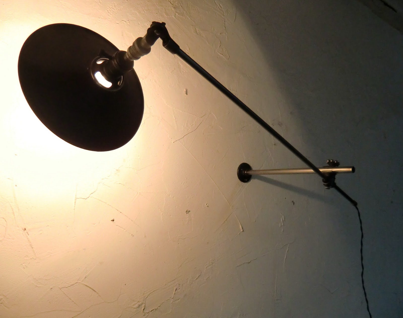WO AND WÉ COLLECTION: Lampe O.C. White Industrial Wall Mounted Light ...