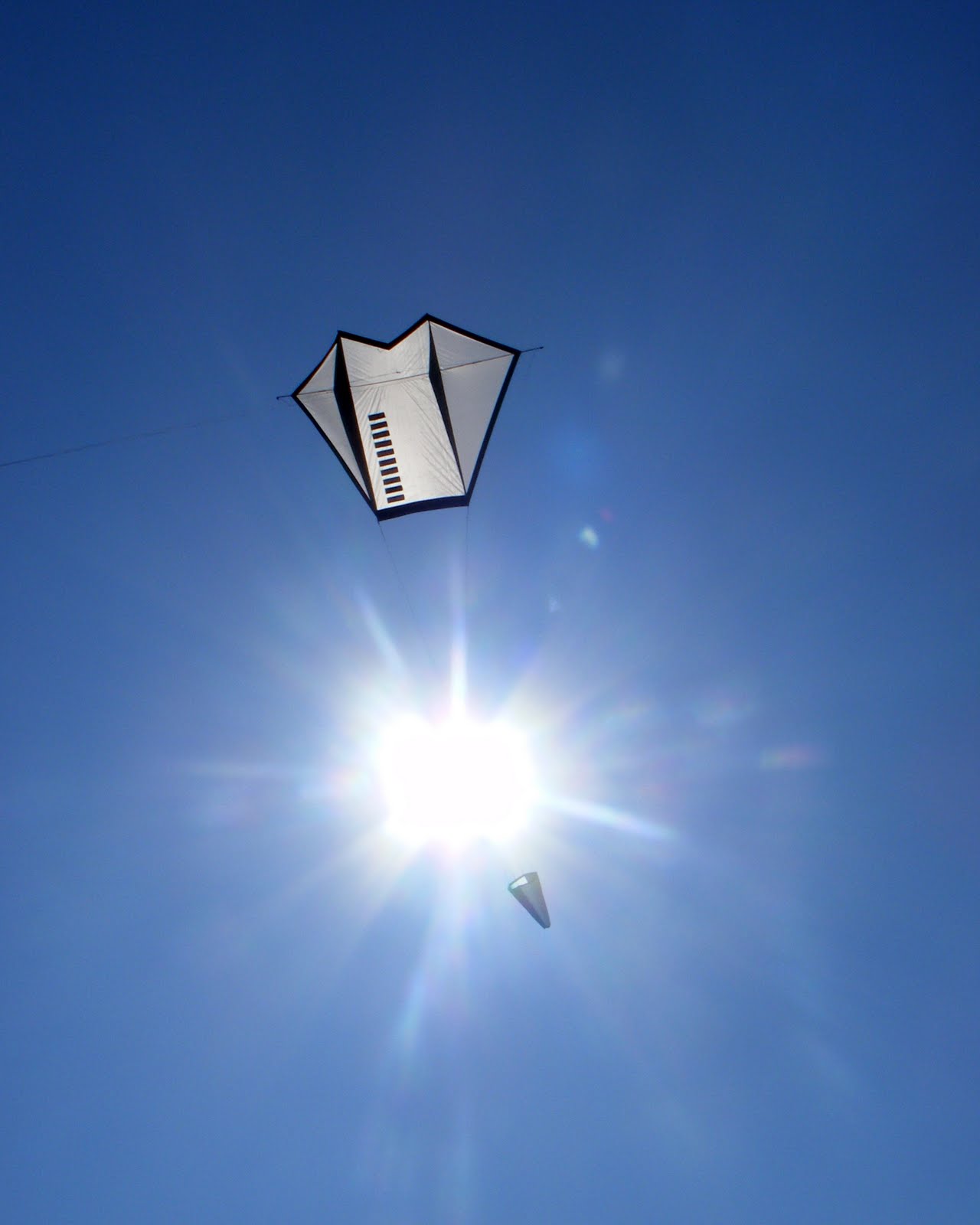 B-kites: Black & White