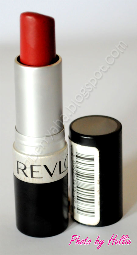 Random Beauty by Hollie: REVIEW: Revlon Matte Lipstick "In the Red"