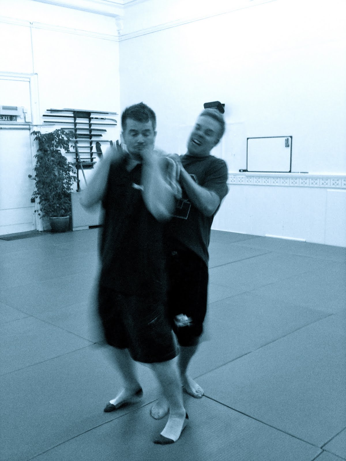 SAFE SPACE GYM: GARROTTE DEFENCE