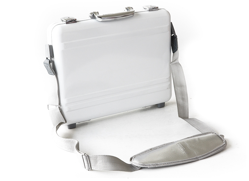 Things Is Cool: Mezzi M-Zero Molded Aluminum Laptop Case