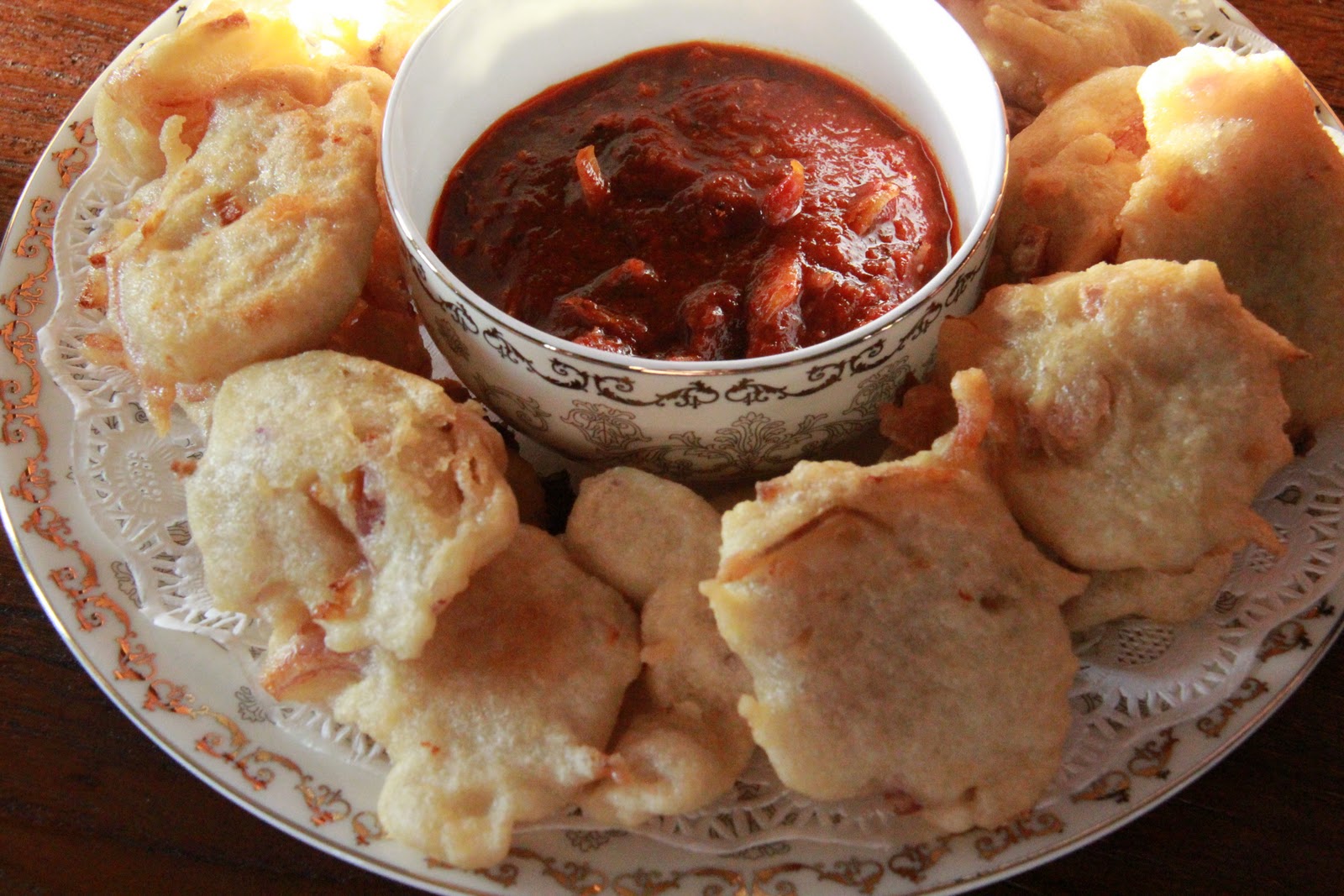 JEMPUT-JEMPUT BAWANG IKAN BILIS - masam manis