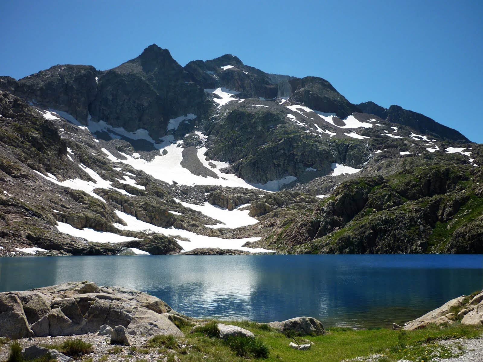 Vertical y Mas: Ibones Azules, Panticosa.
