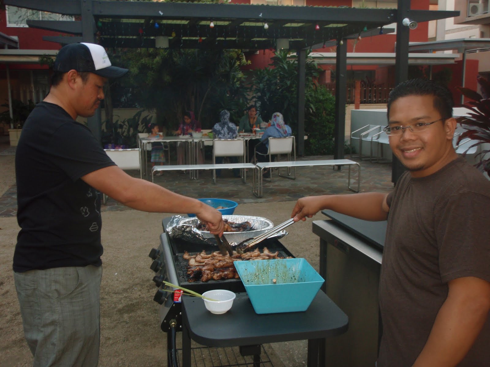 Days of Our Life - Brisbane, Australia: BBQ with Neighbours