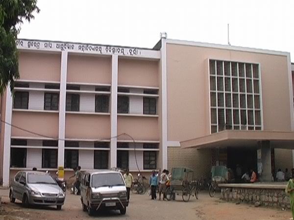 SambalpurBlogs by ajit nayak: Burla medicals: students and patients are ...