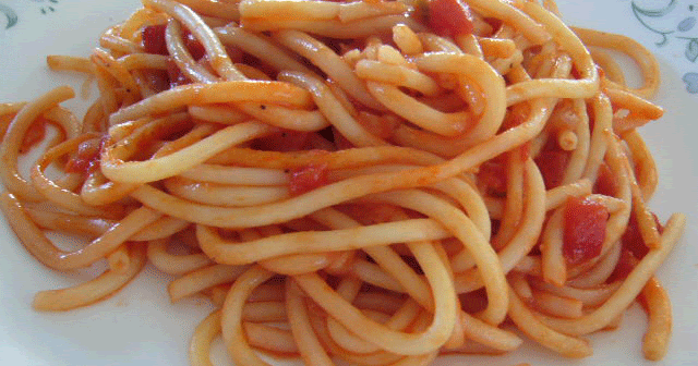 Les plats cuisinés de Esther B: Macaroni long aux tomates