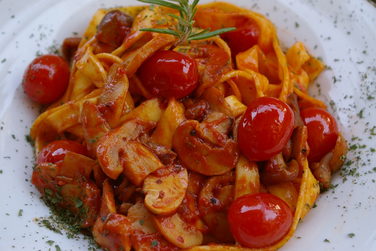LA COCINA DEL ALMA: PASTA FRESCA CON TOMATES CHERRY Y SETAS