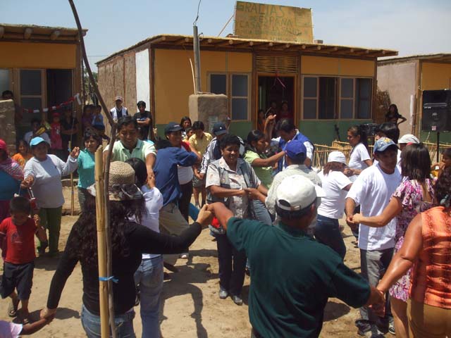 VIVIENDAS CON QUINCHA MEJORADA EN ICA: FIESTA DE INAUGURACIÓN DE VIVIENDAS
