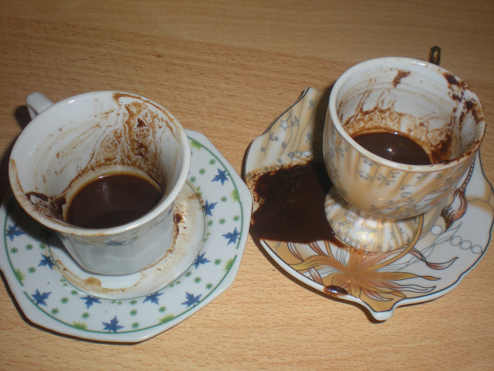 Restaurant am Ende des Universums: Lesen aus dem Kaffeesatz