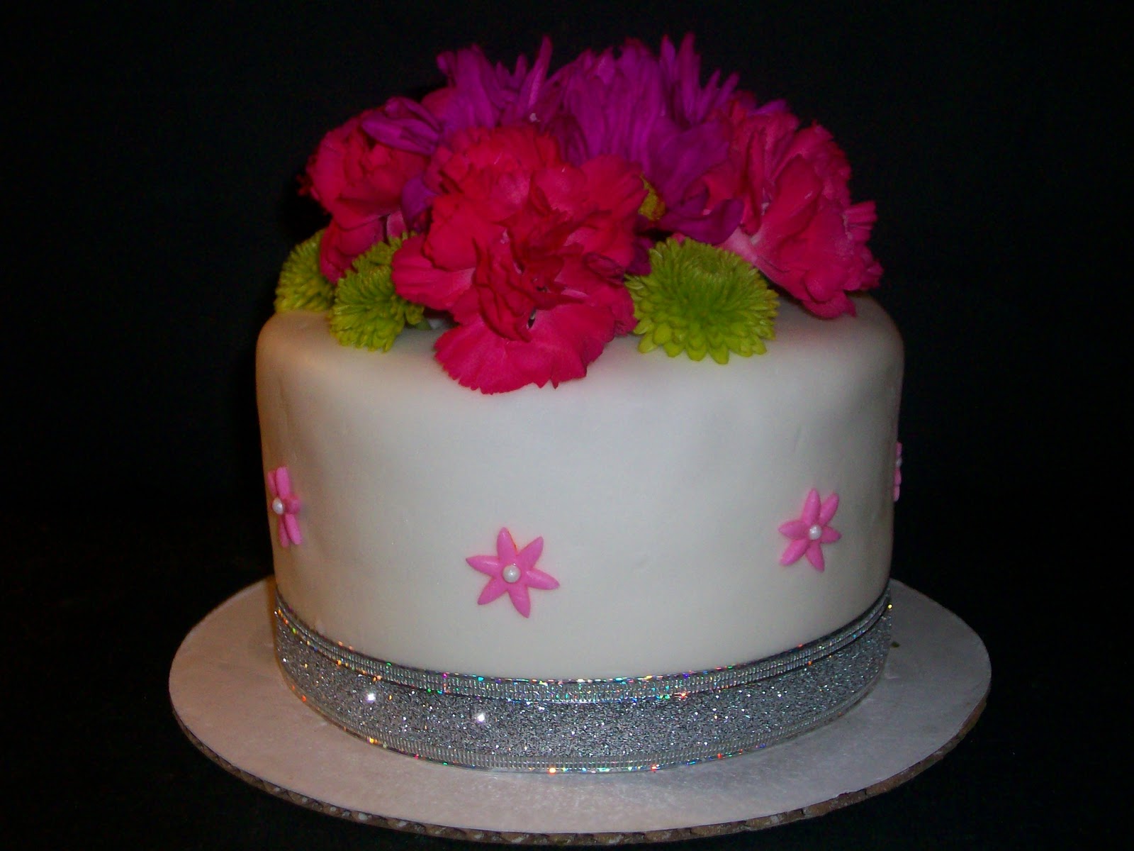 Aimee's Cakes: Small Floral Cake