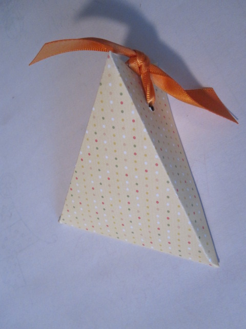 Just because I love to play.....: Triangle Box Tutorial