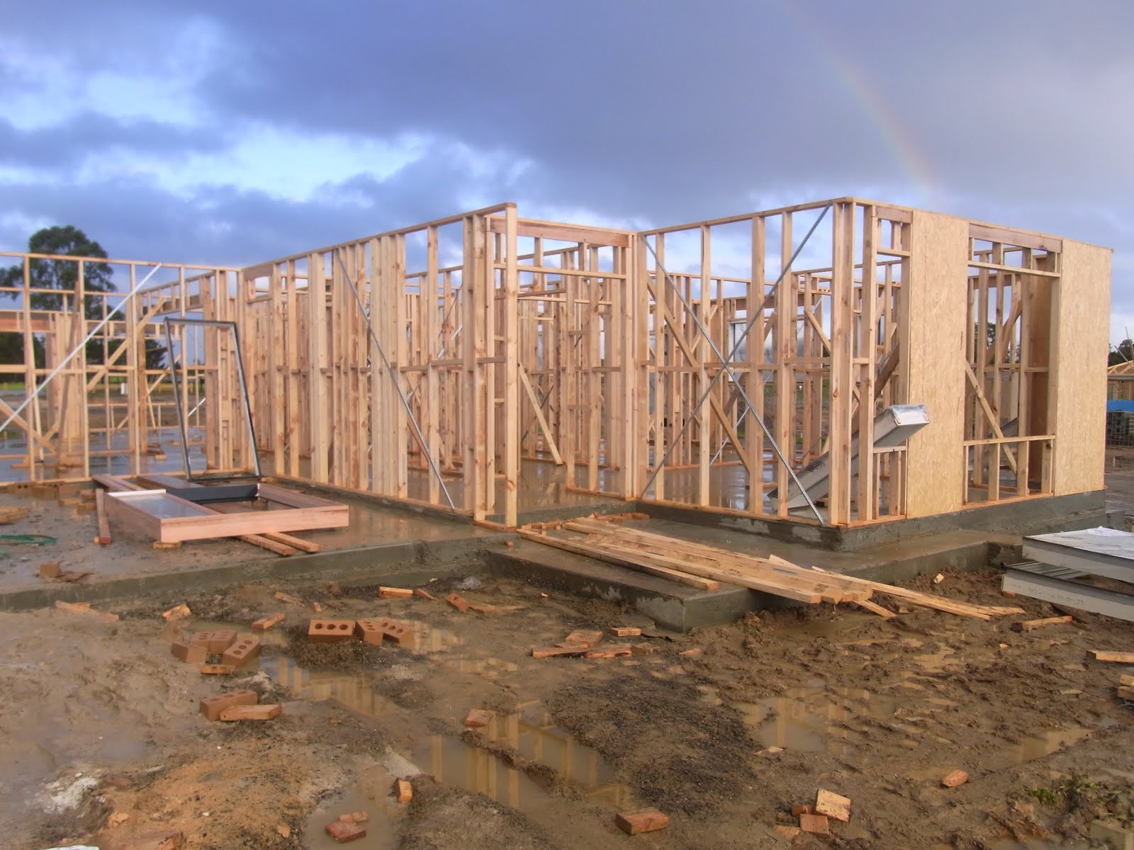 Our New House: Frame almost finished - Roof delivered ready to put on!