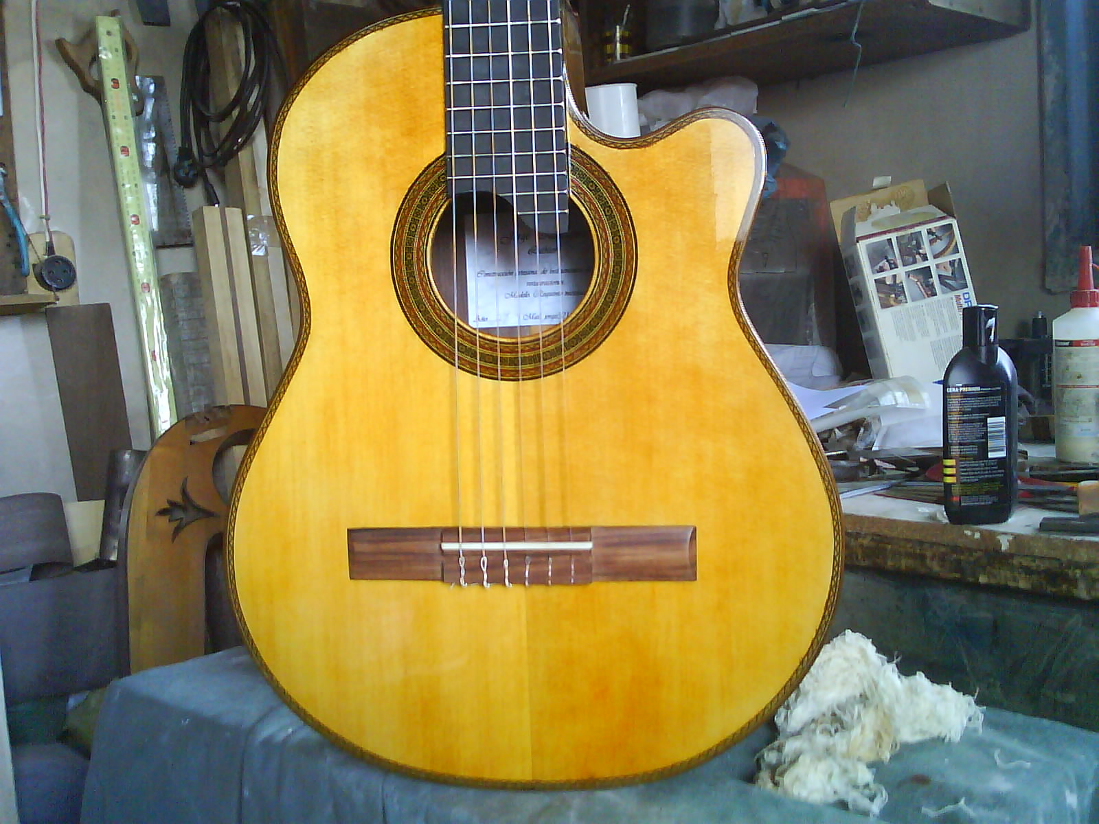 Jorge Rodriguez luthier: *Construccion de un requinto mexicano*
