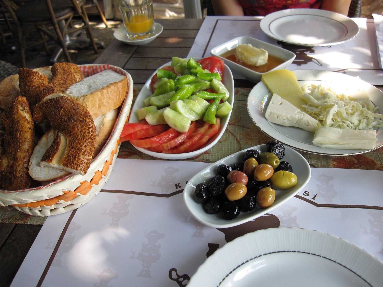 What's That? I Want To Eat It!: A full Turkish breakfast by the sea