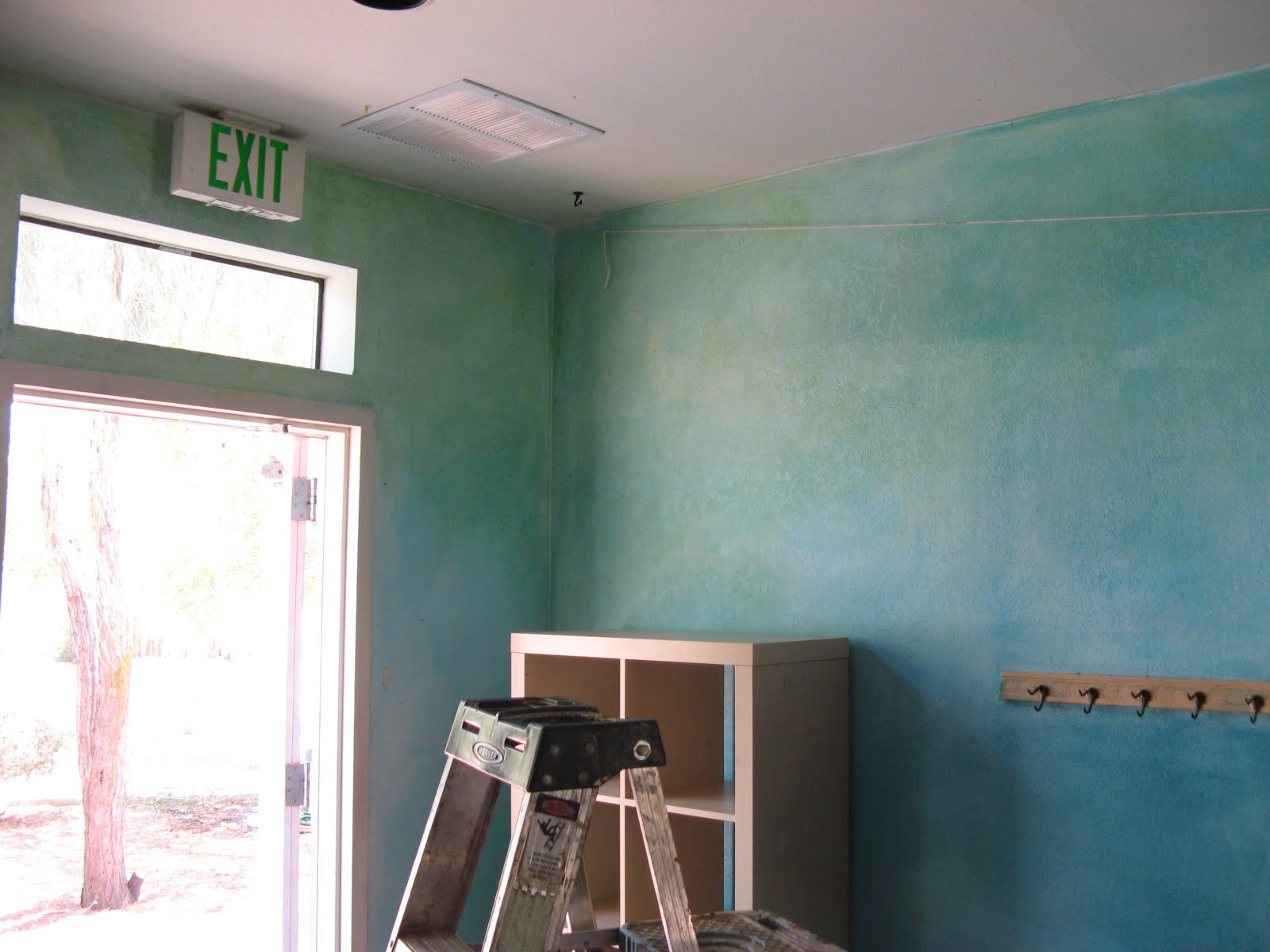 Teaching Handwork: painting rooms. Lazure and Veil