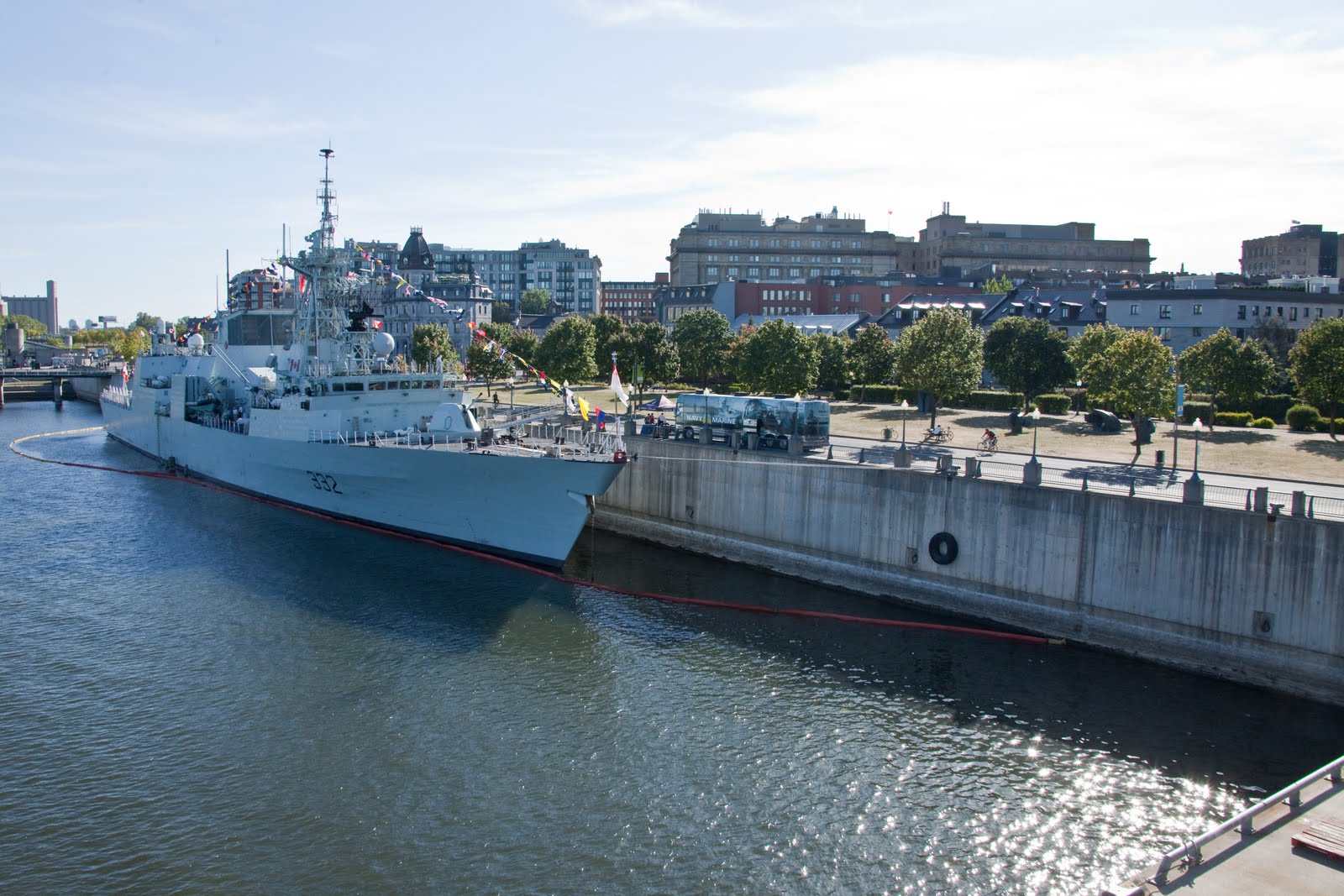 Naval Photos: HMCS Ville de Quebec (FFH332)