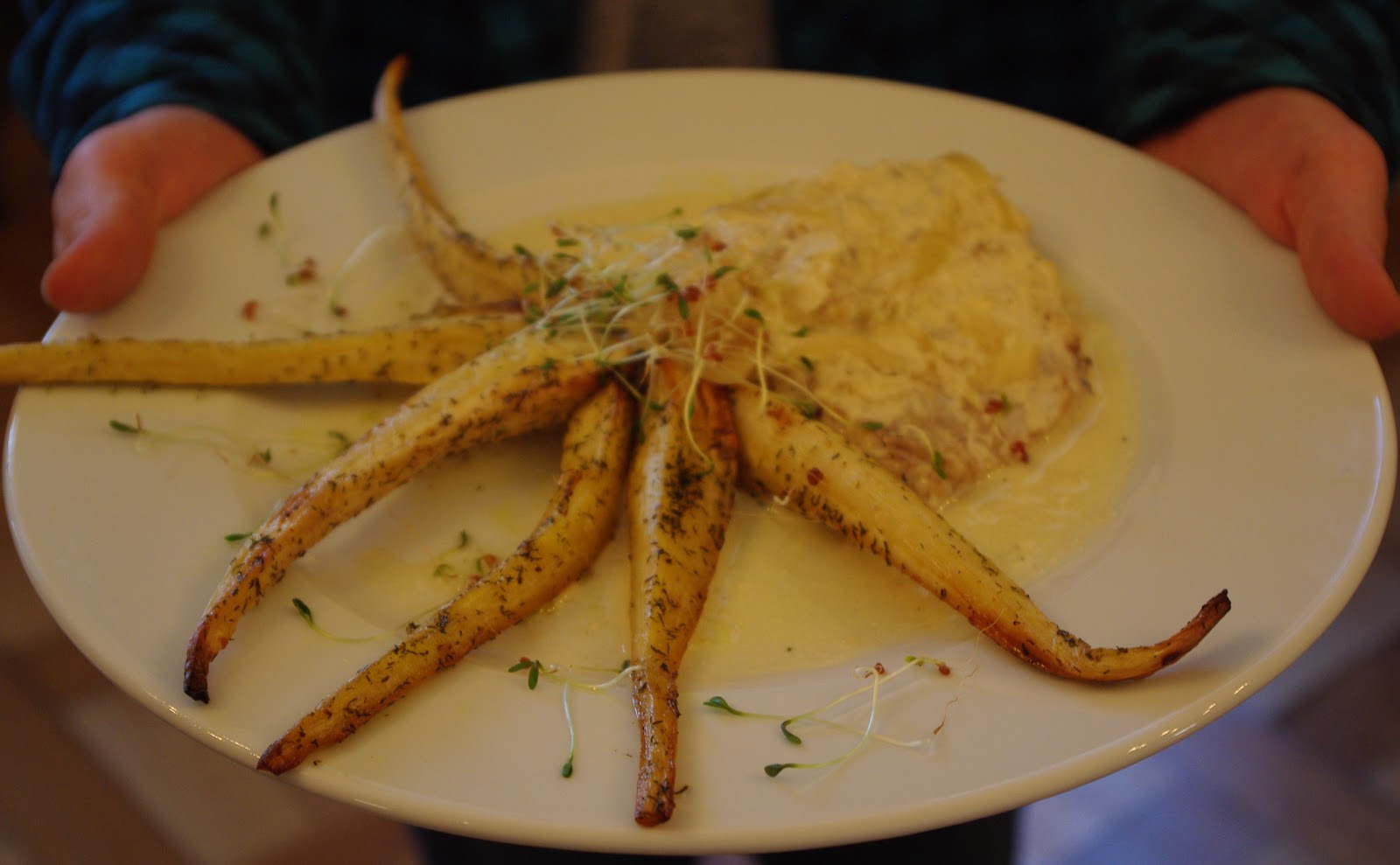 Menkė krienų padaže su keptais pastarnokais