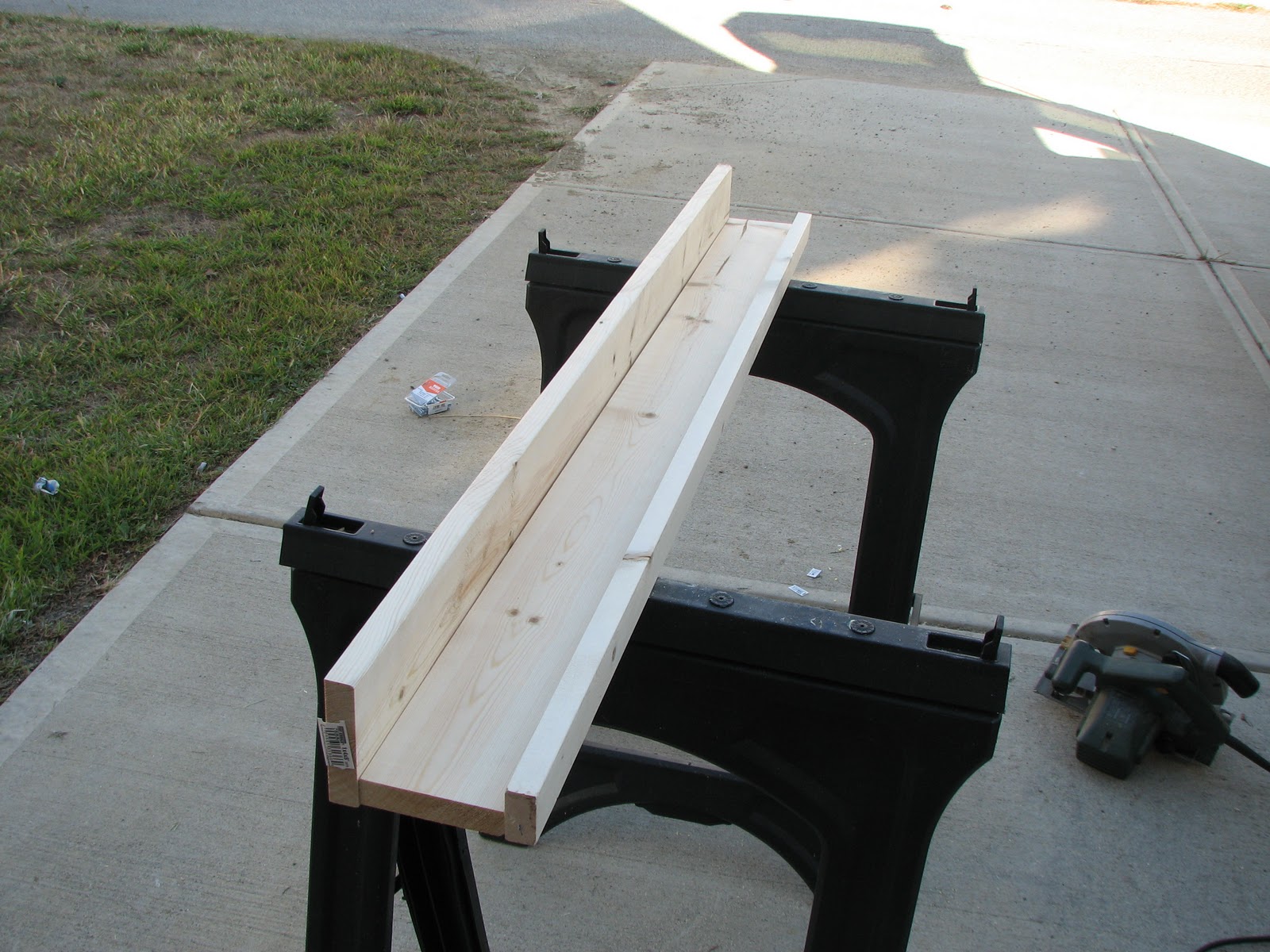 Little Miss Martha: -- DIY $10 Picture Ledges