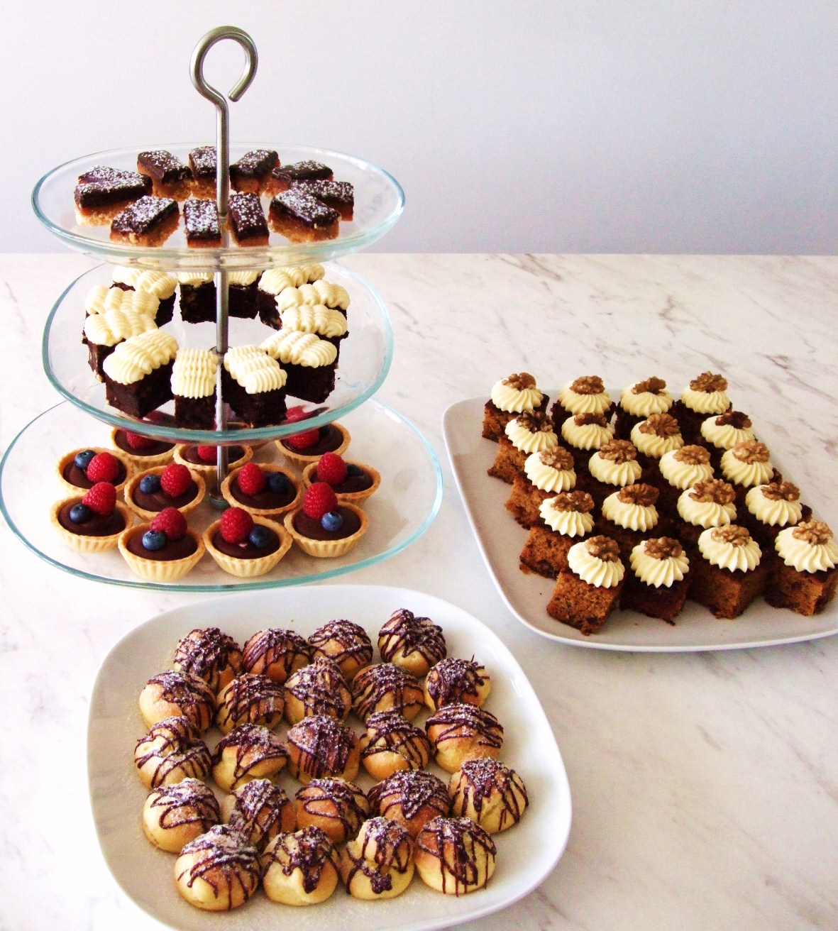 a baker named Sean: Mini Delights: Muffins, mini cheesecake and ...