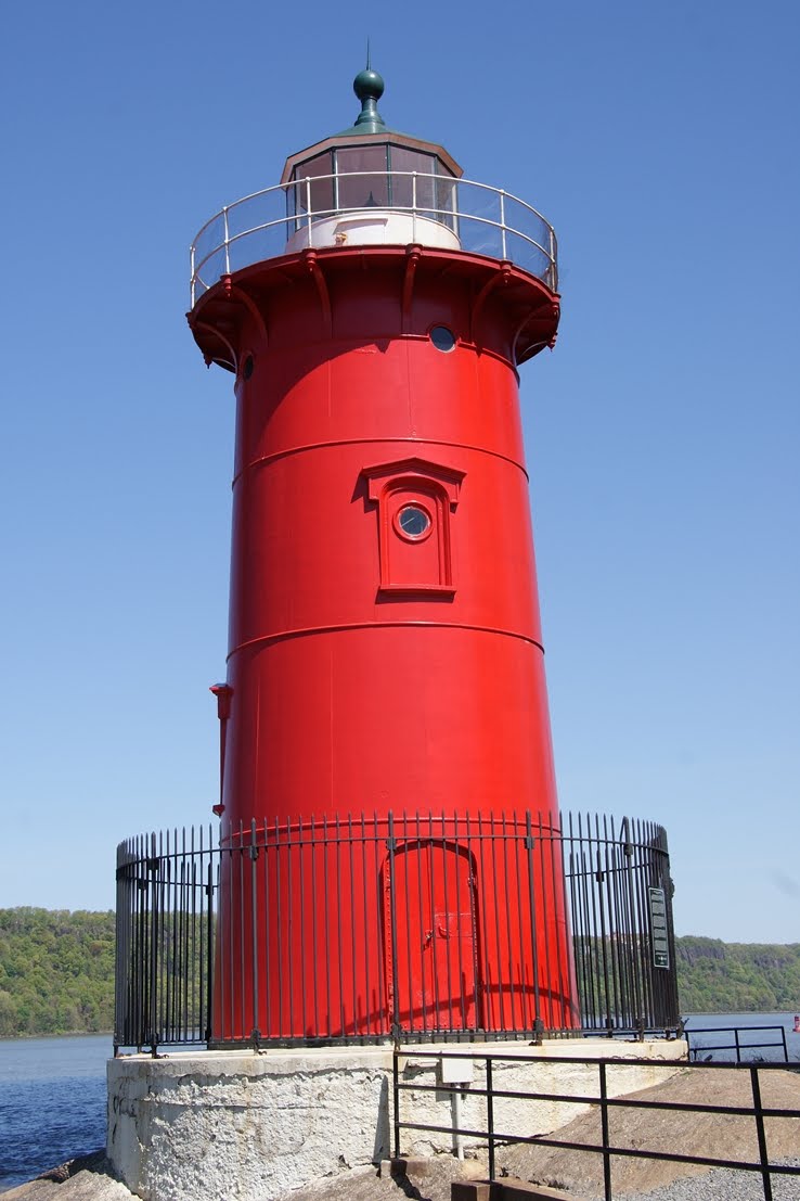 Neal's Lighthouse Blog: Jeffrey's Hook Lighthouse, New York City, New York