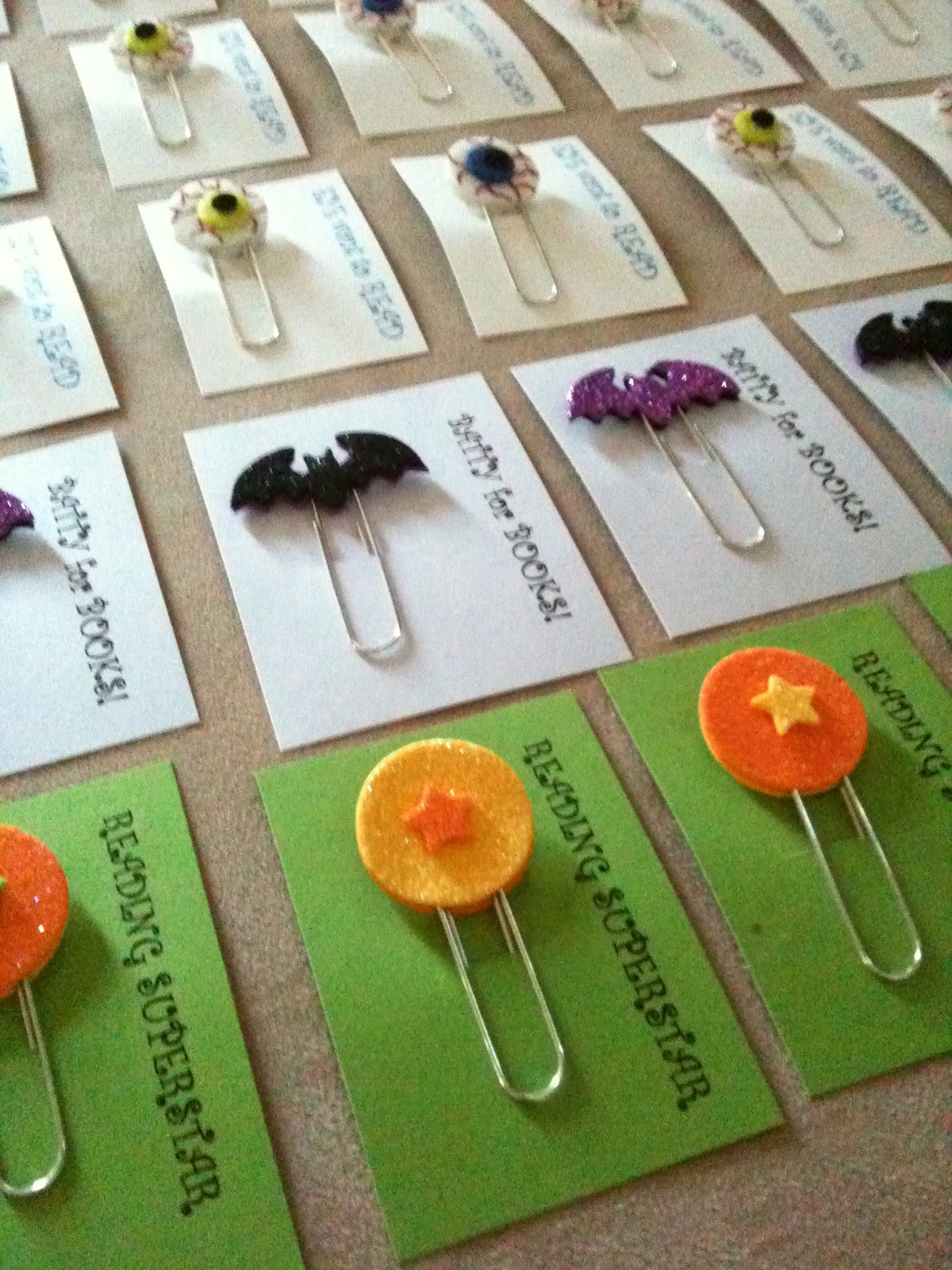 Barefoot Sewing & Crafting: Paper Clip Bookmarks!