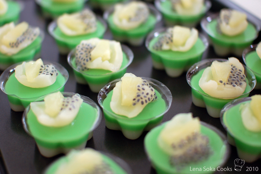 Lena Soka Cooks: Coconut Pandan Pudding