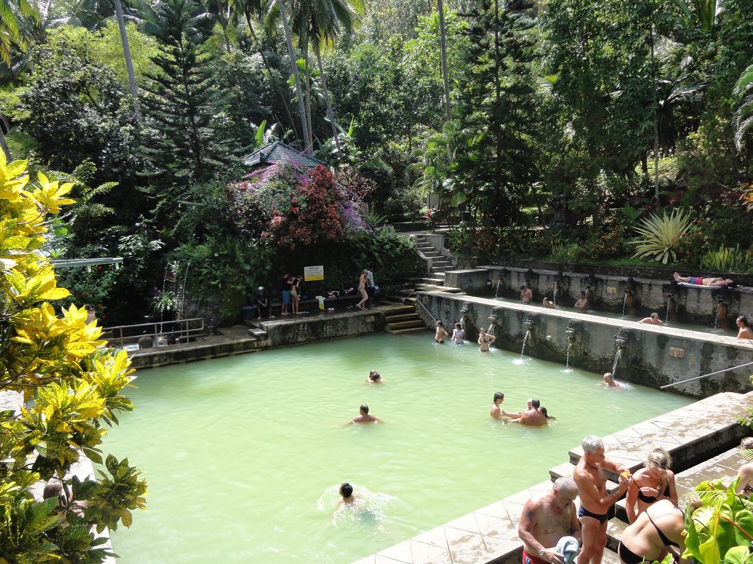 froggy: Bali, Munduk, bains Banjar, temple Bouddhiste, Menjangan