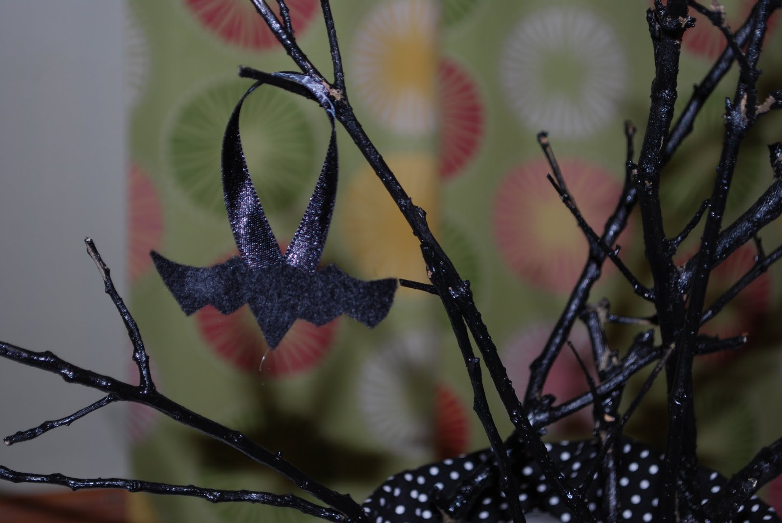 wRIte iT DOwN: Halloween Tree with Ornaments