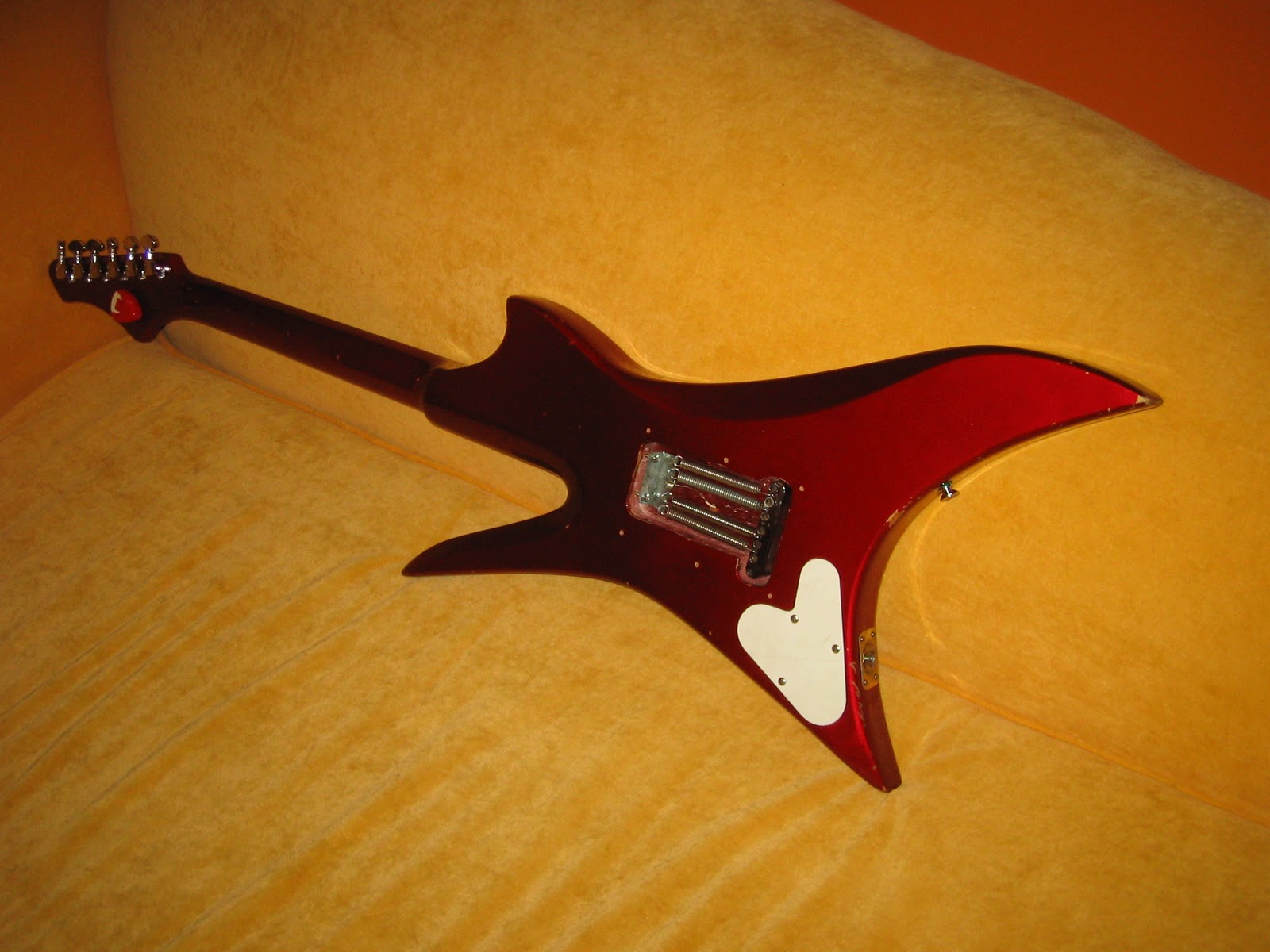 The Guitar Garage: Hondo H-1 Death Dagger ... and family ...