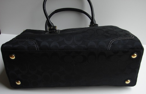 Only one sources in Manhatthan NY: COACH F15671