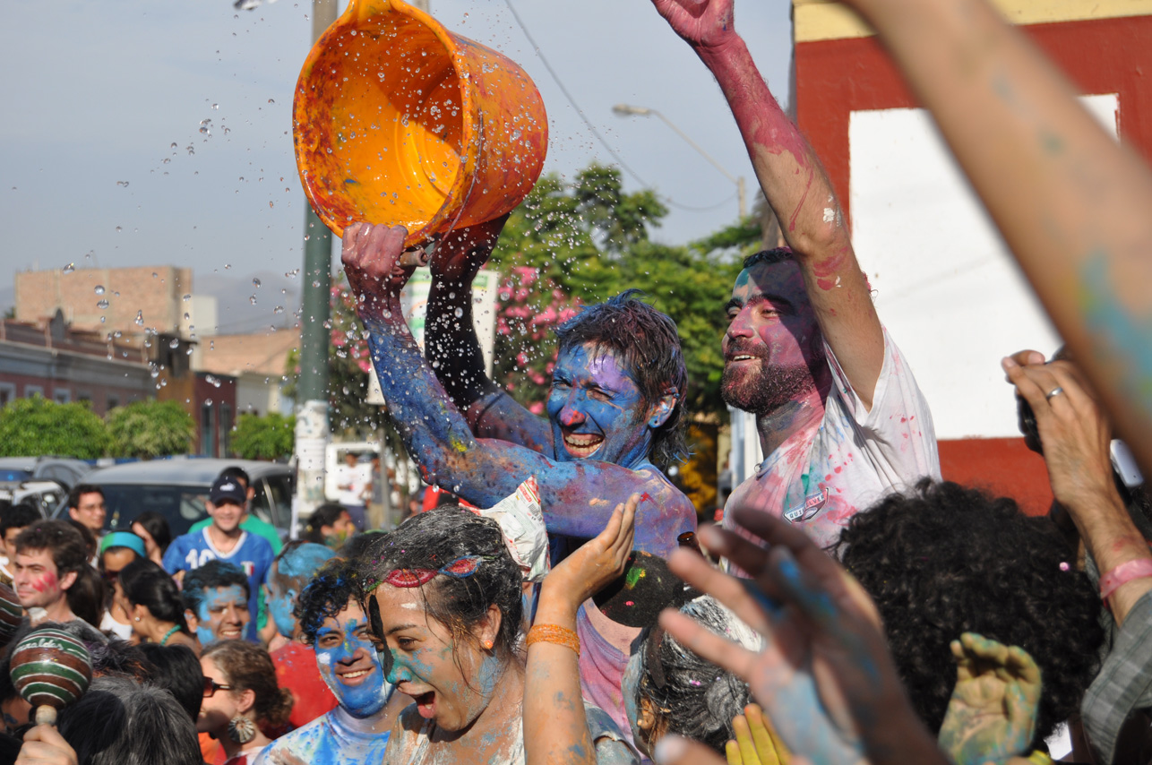 Las Fiestas Llegaron Ya!: Los Carnavales en el Perú
