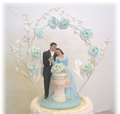 Here Come The Vintage Brides: Gorgeous Blue Cake Topper