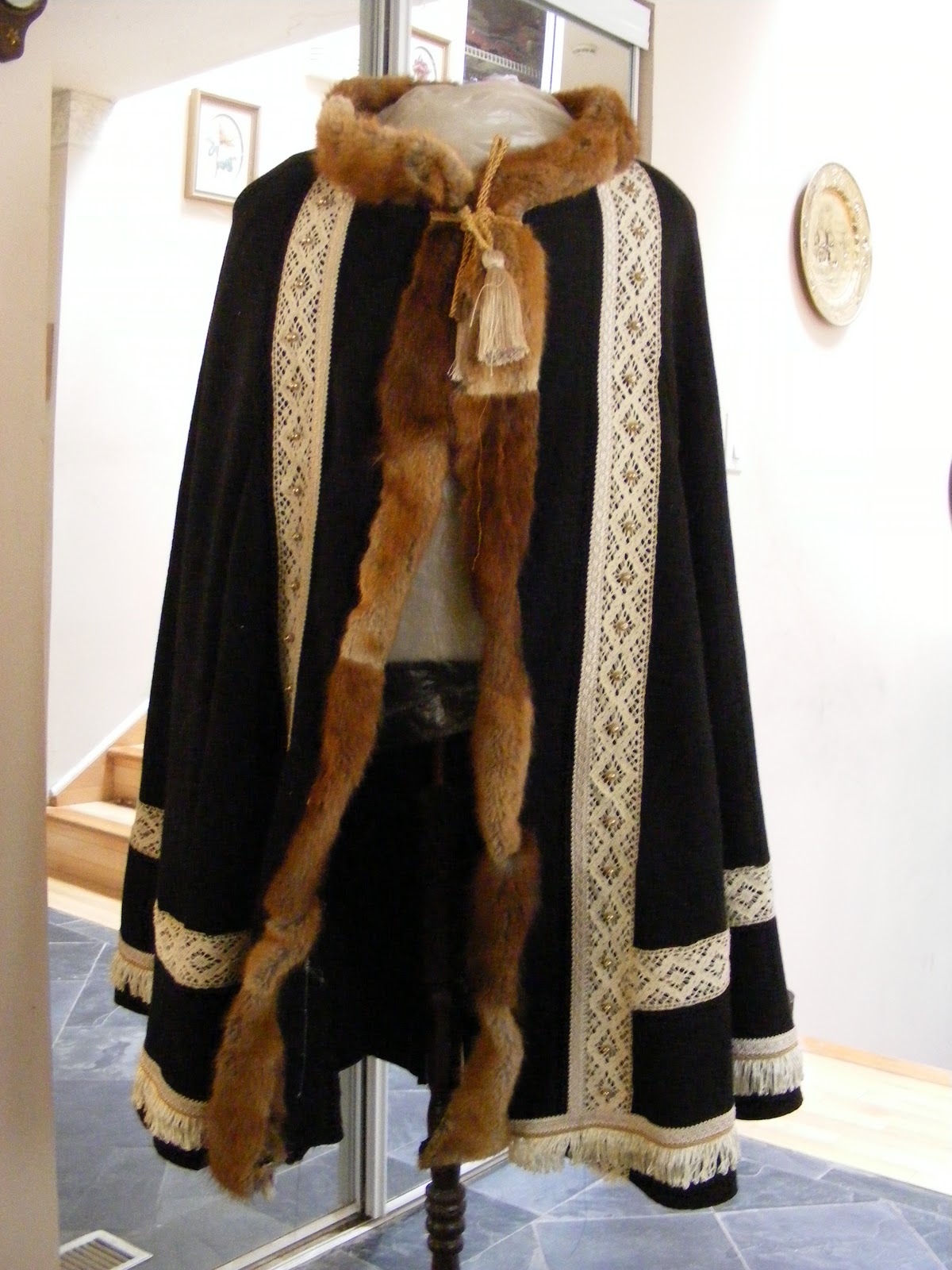 A Touch of Renaissance Photo Gallery: Ten Panel Cloaks