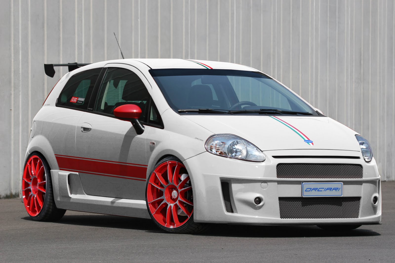 Ultraleggera 18" Custom Finishing on Fiat Grande Punto Evo by Orciari # ...