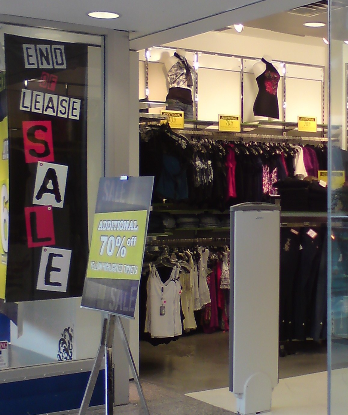 Retail Do's and Dont's: Do and Don't: Selling Signs