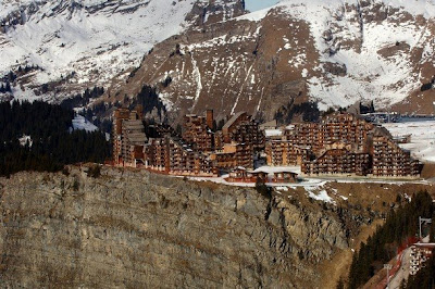 Fresh Pics: Cool Cliff Towns and Buildings