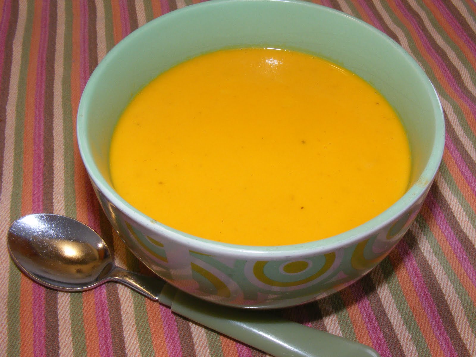 Dans la cuisine d'Hada: Potage de carottes et lait de coco