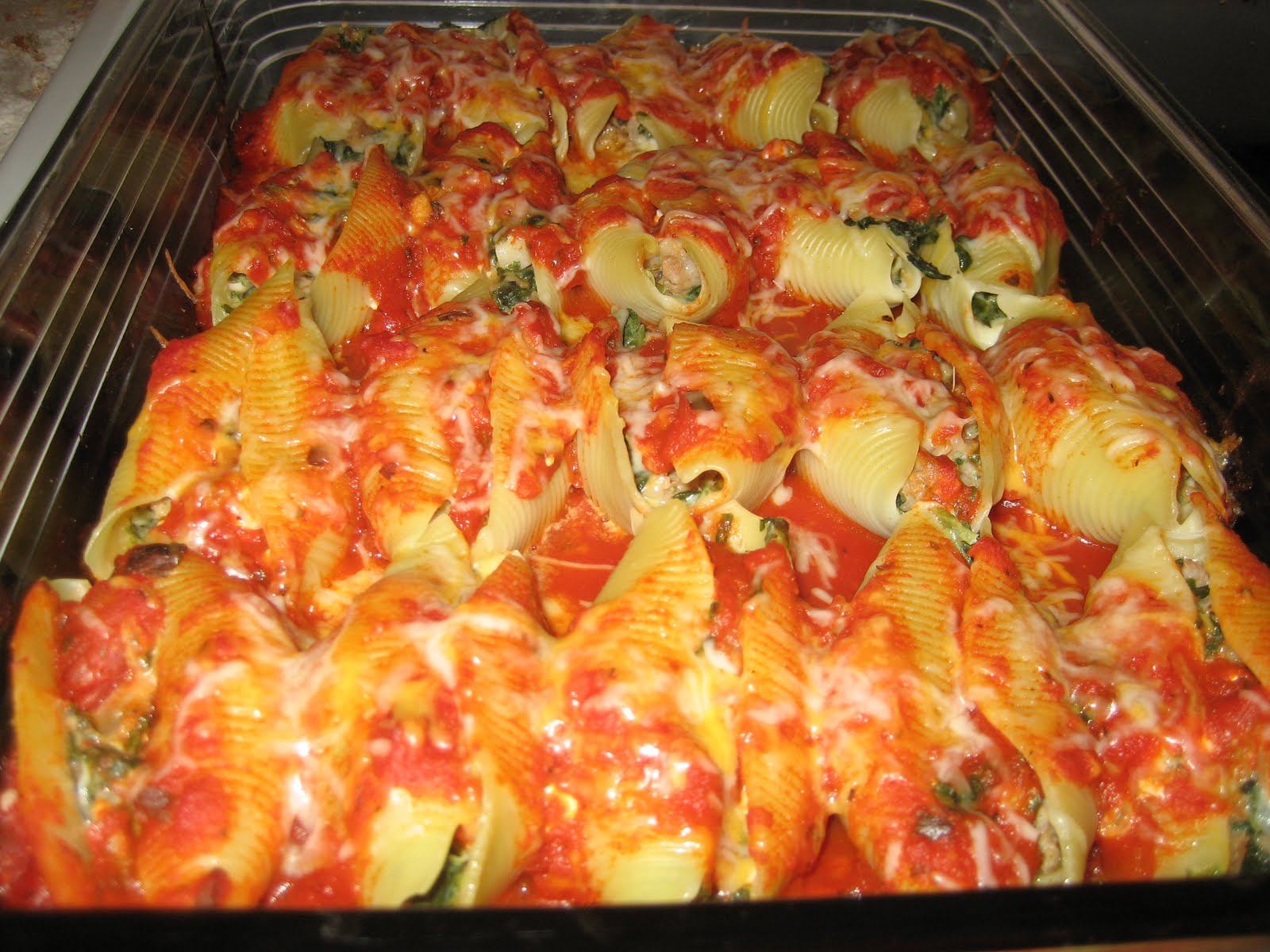 Nom Noms!: Pasta Shells with Sausage, Spinach and Cheese