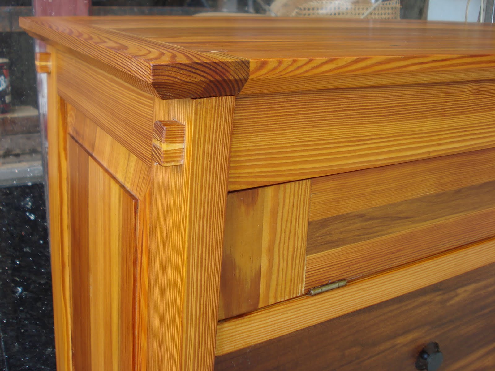 Martin Sanchez: Comoda de pinotea y peteribi