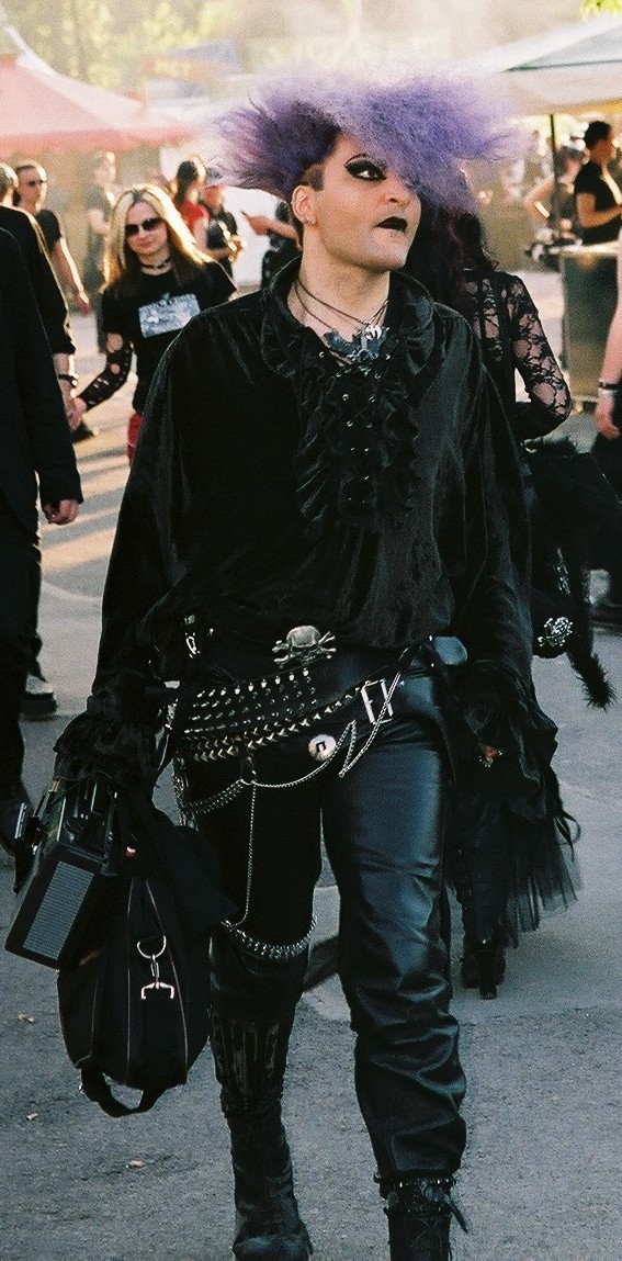 Goths In Hot Weather ©: November 2008
