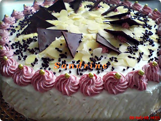 Sandrine's: Miris moje kuhinje: Vrtlog torta - užitak s višnjama