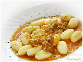 Sandrine's: Miris moje kuhinje: Nonini njoki od krumpira