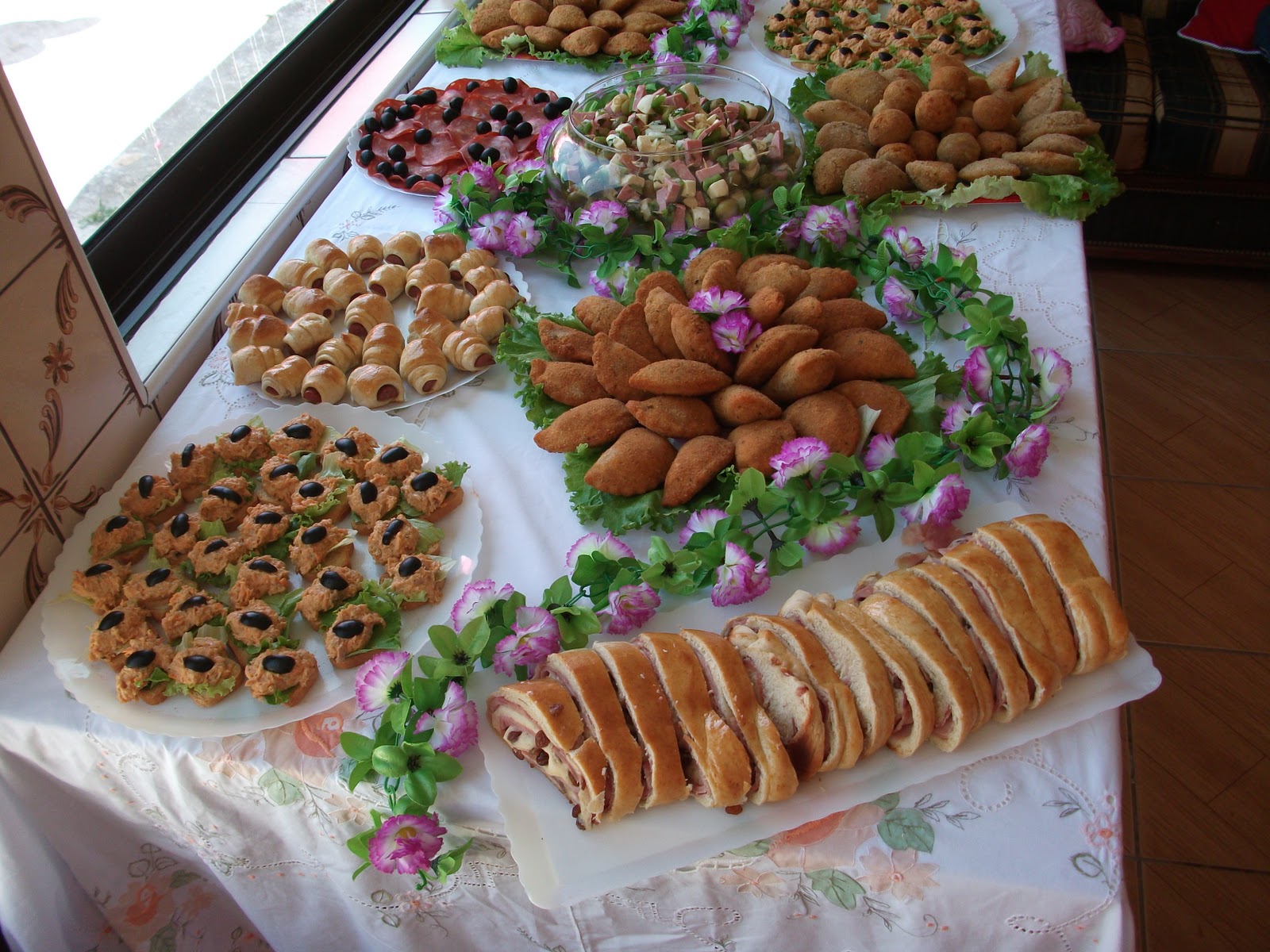 GATEAUX DELICE: APERITIFS