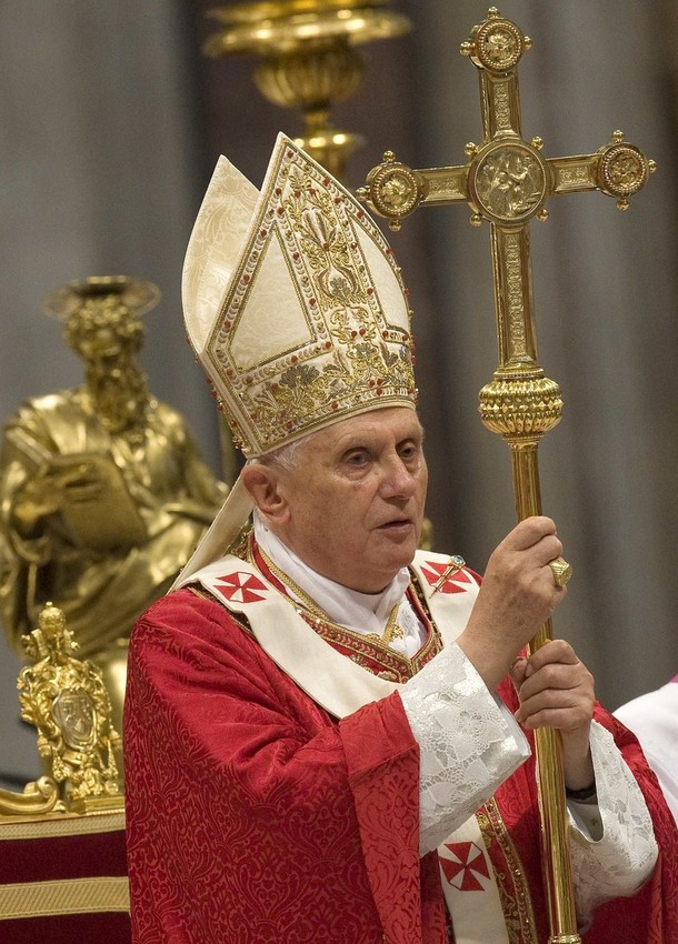 A Catholic Life: Pallium Presented by Pope Benedict XVI during Solemn Mass