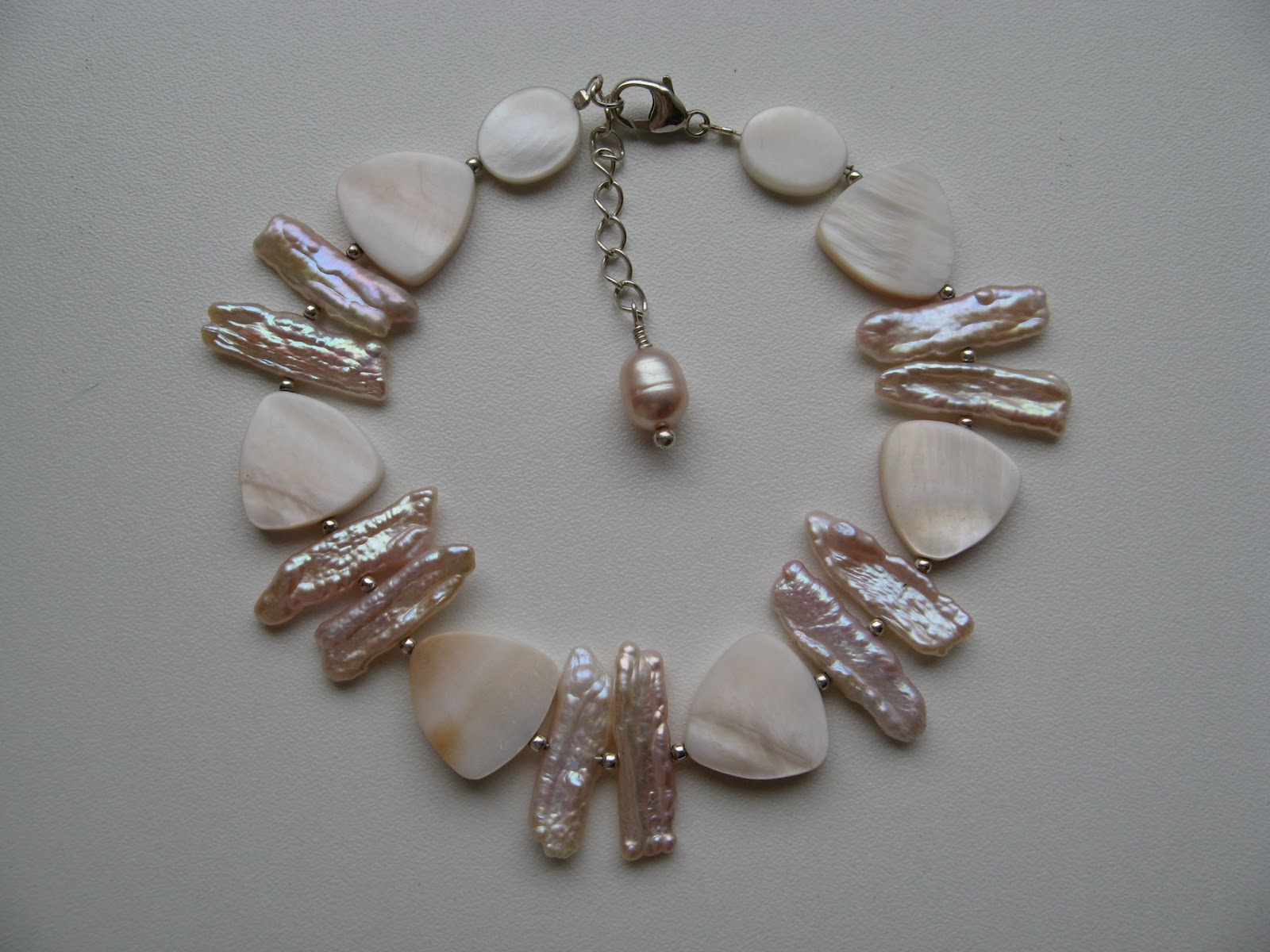 Astos rankdarbiai: Perlai